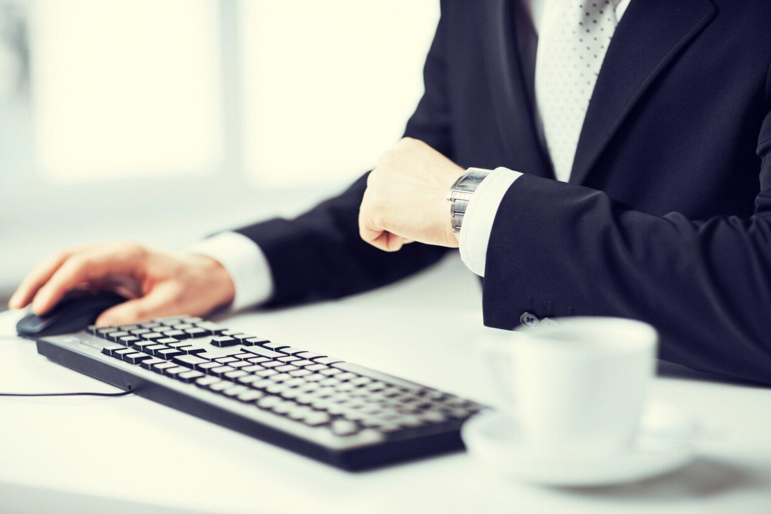 Top 9 Benefits of Implementing a Digital Time Clock System - Crispme